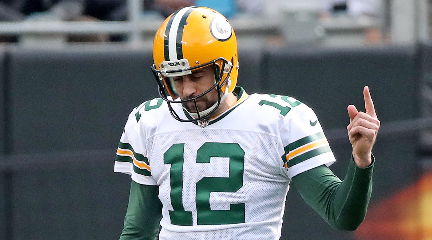Aaron Rodgers Wiggles Back into Vikings Rumor Mill